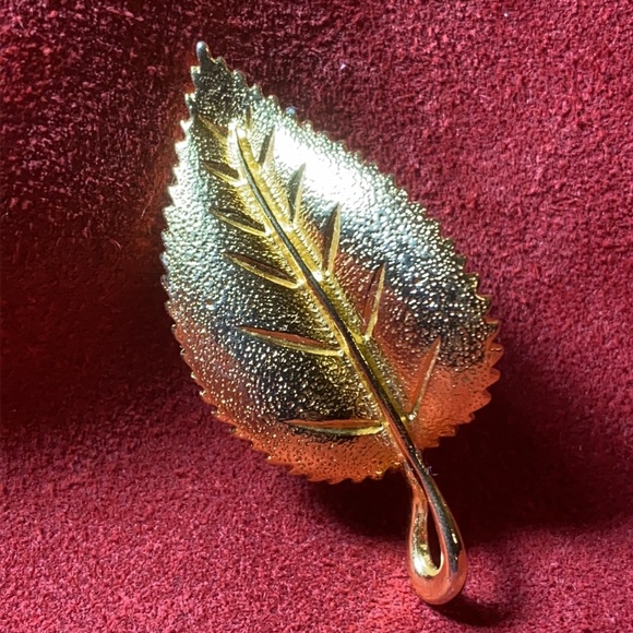 Jewelry | Vintage Gold Leaf Pin Brooch | Poshmark